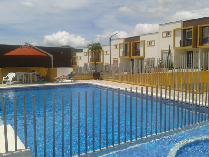 Hermosa Casa De 3 Habitaciones, Con Piscina En Curiti - Curiti