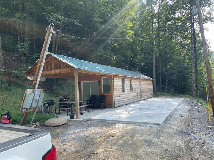 Secluded Cabin With King Size Bed - Gilbert, WV