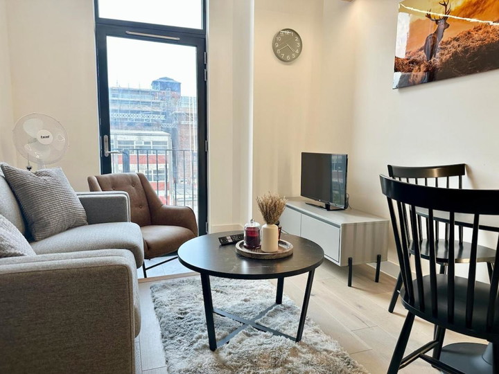 Cute 1 Bed Duplex Apartment With Balcony - Manchester