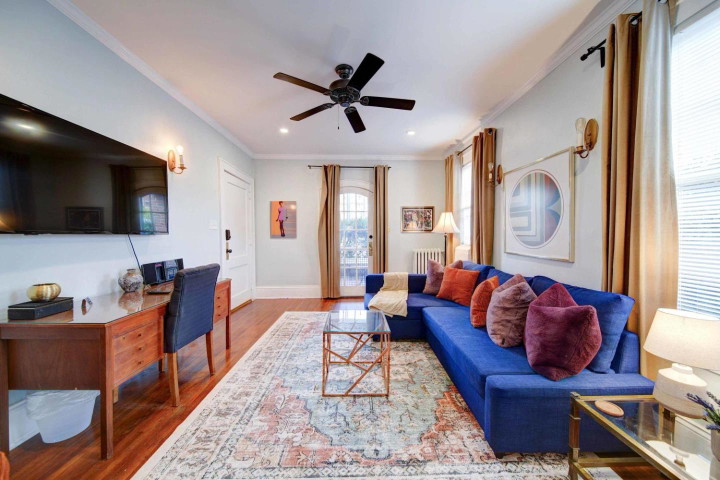 Elegant And Colorful 1br With Covered Porch - Charlotte, NC