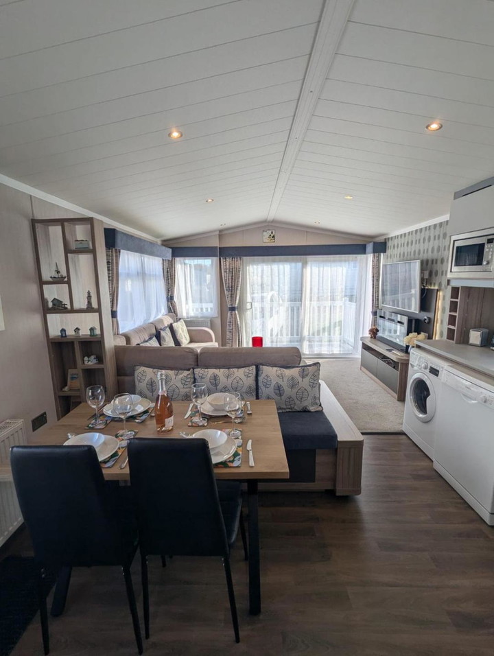 Pet Friendly Holiday Home Located At 5 Star Award Winning Shorefield Country Park - Within Walking Distance To Milford On Sea Beach - Brockenhurst