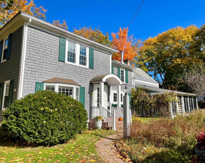 Charming 4br Colonial Close To Downtown - Keene, NH