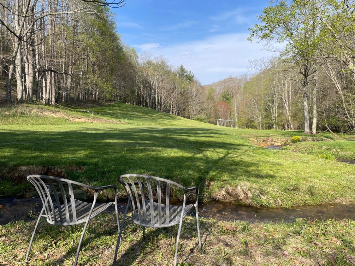 Creekside Getaway - King Bed - Full Kitchen - Boone, NC