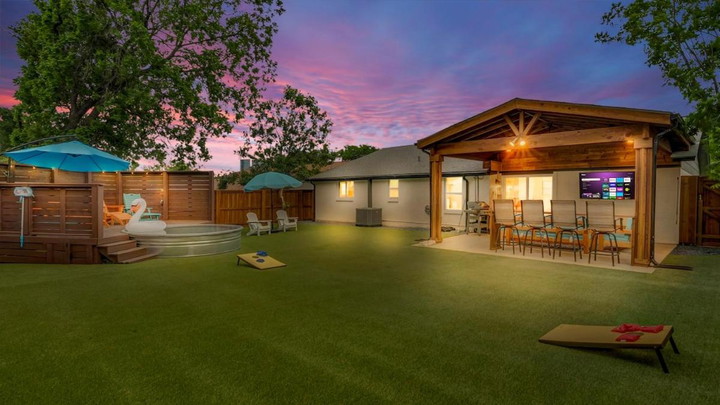 New Pool Patio Walk To Att Hollywood Vanity - Globe Life Park - Arlington