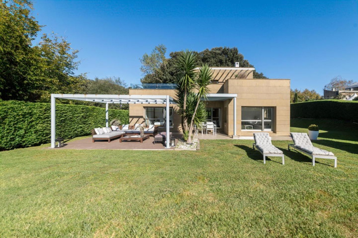 Helloasturias, Casa En Llanes Con Piscina, Jardín, Cerca De La Playa. - Llanes