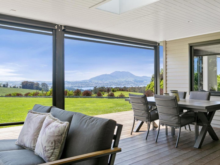 Lake Taupō Luxury Views With Spa Pool - 