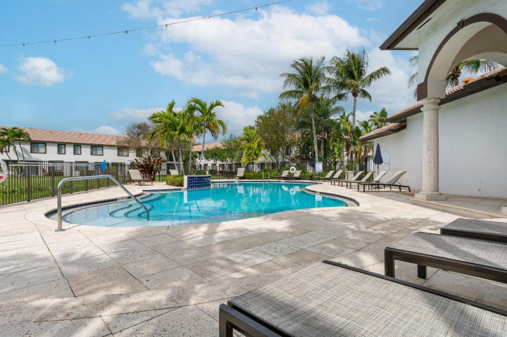 Newly Renovated Delray Beach Townhome - Delray Beach, FL