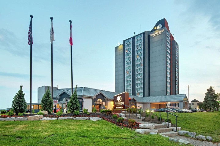 Doubletree By Hilton Toronto Airport, On - Toronto