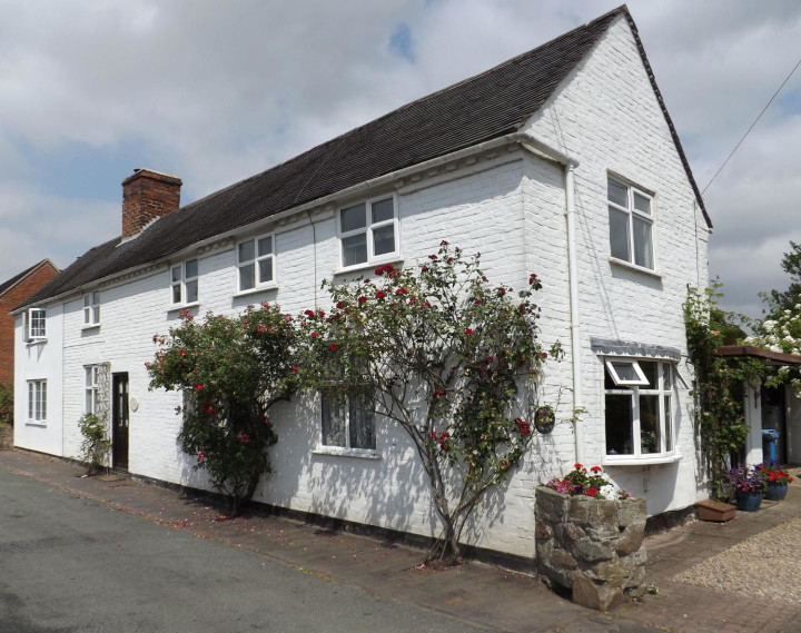 White Cottage Bed And Breakfast - Shropshire