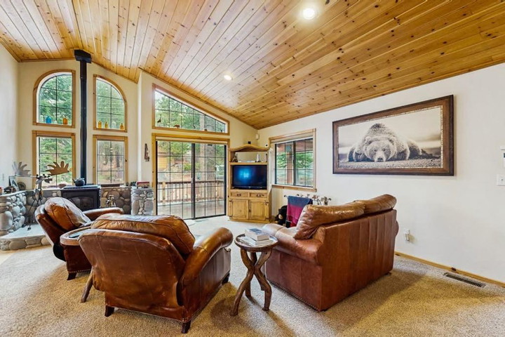 Charming Mountain Home With Game Room Decks And Stunning Views - Truckee, CA