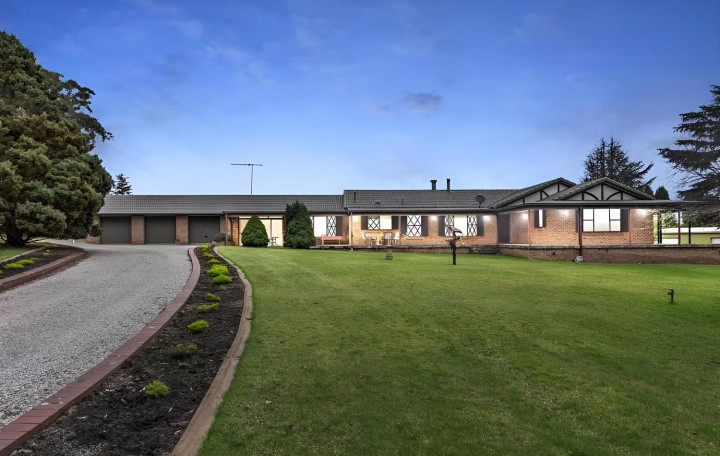 Mountain Culture Farm Stay - Pet Friendly - Blackheath, NSW, Australia