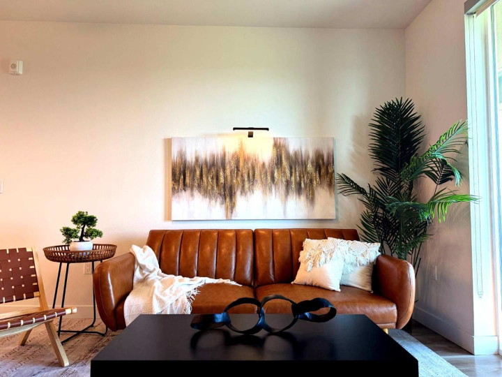 Luxury Haven 10 Min From Disneyland With Pool & Gym - Huntington Beach, CA