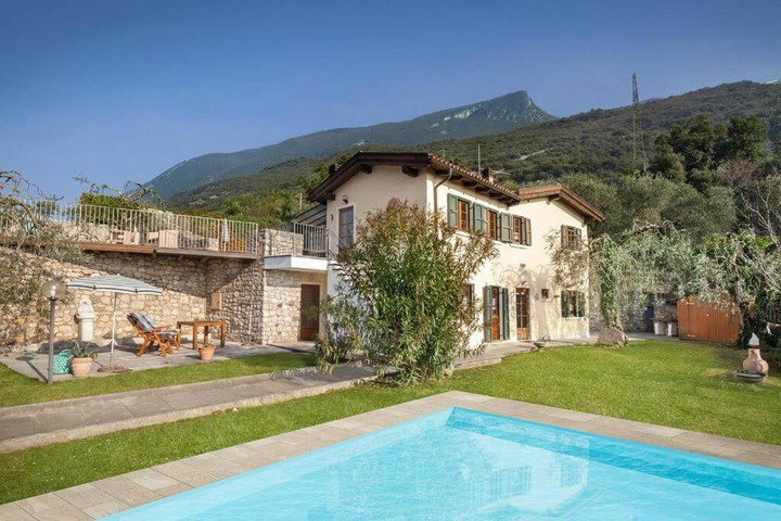 Villa Fuzzys - Un Antico Casale Ristrutturato - Limone Sul Garda