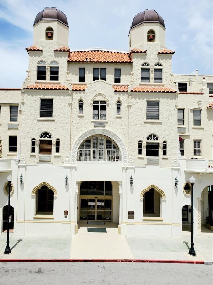 Romantic Studio In The Heart Of Palm Beach - Palm Beach, FL
