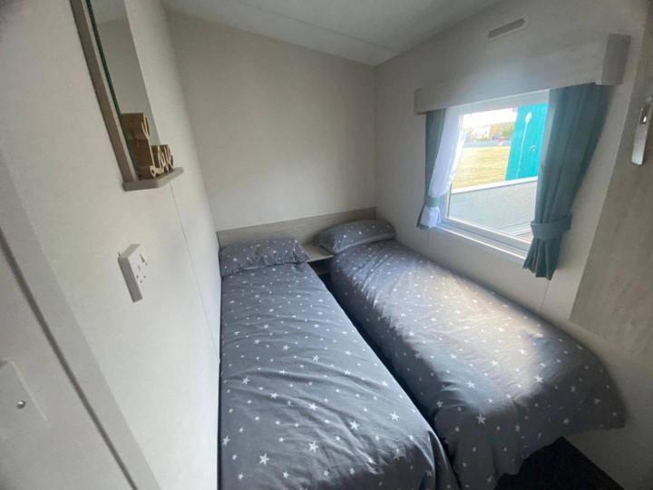 Declan 3 Bedroom Caravan Sleeps 6 -Balcony & Patio - Rhyl