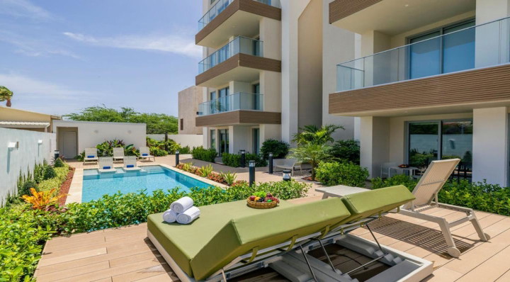 New 2br Condo Pool, Gym, & Steps From Palm Beach - Aruba