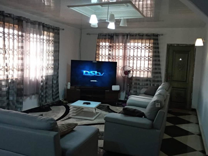 Well Presented Apartment With 2 Master Bedrooms. - Sierra Leone