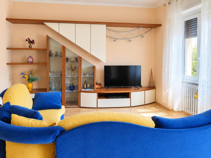Sole & Luna Charming Colorful Home Arona - Arona, Italy