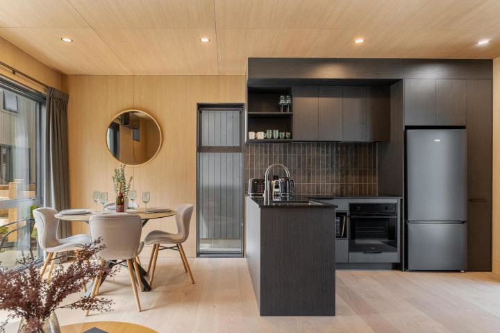 Brand New, Stylish & Convenient Townhouse, Carpark - Queenstown