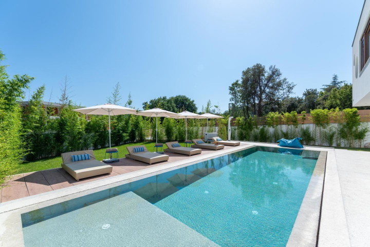 Villa Near Beach Wih 12 Meters Long Pool - Banjole