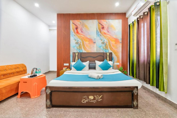 Hotel Radhika Palace - Vrindavan