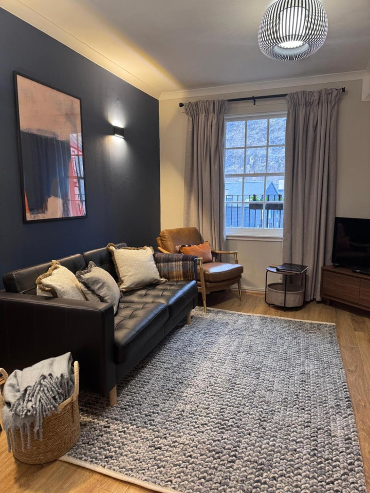 Joivy Stylish Castle View Flat With Balcony - Edinburgh