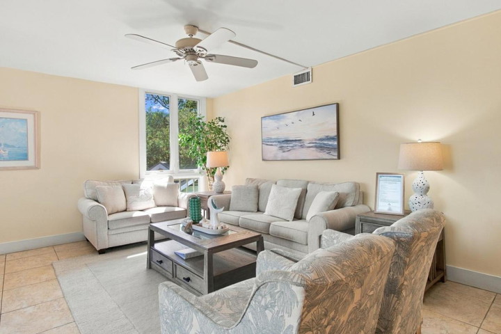 Coastal Retreat In Harbour Town - Pool, Sleeps 8 - Bluffton, SC