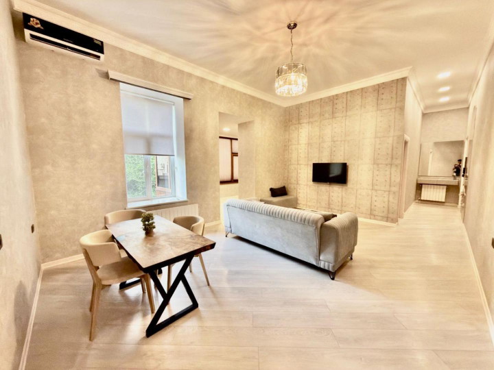 Family Apartment In City Center - Baku