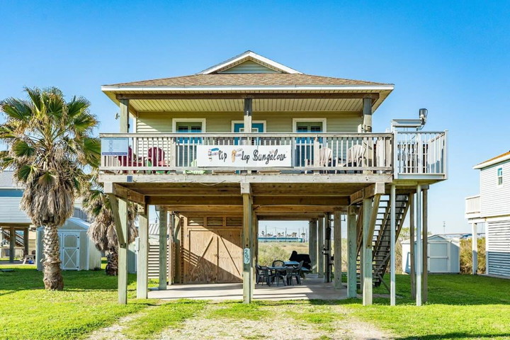 Flip Flop Bungalow - Your Toes-in-the-sand Escape! - Surfside Beach, TX
