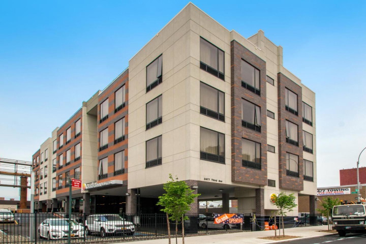 Comfort Inn & Suites Near Stadium - Fort Lee, NJ
