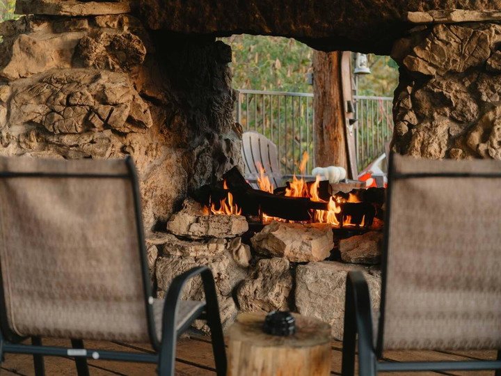 Stonegate Lodge Saltwater Pool 2 Queen Beds Firepit Fast Wifi Room #307 - Eureka Springs, AR