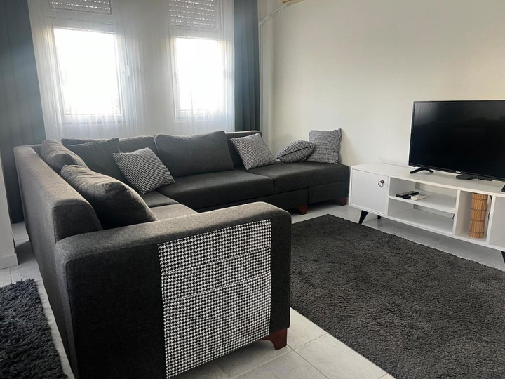 Ground Floor Apartment In The Garden With Excellent Location - Side