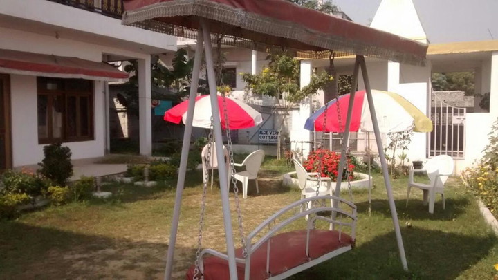 Lime-villa On Ganga Ghat - Varanasi