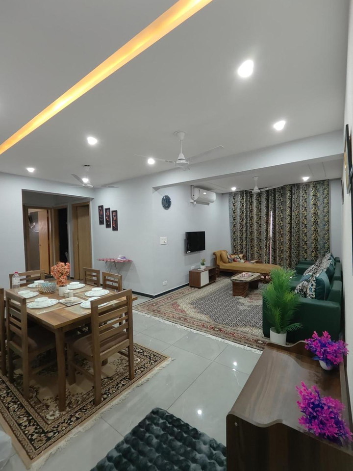 Gulposh Homestay -Modern Rooms Cozy Ambience 3 Bedroom Appartment - Srinagar