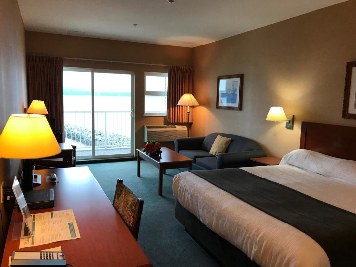 Beach Gardens Resort And Marina - British Columbia