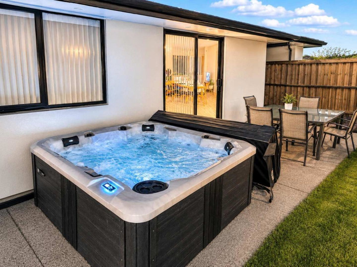Modern 4br Stay With Large Living Area In Hornby - Christchurch