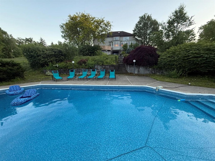 Pool, Fire Pit Bedroom & Alaska King Sleeps 16 - Middletown, NY
