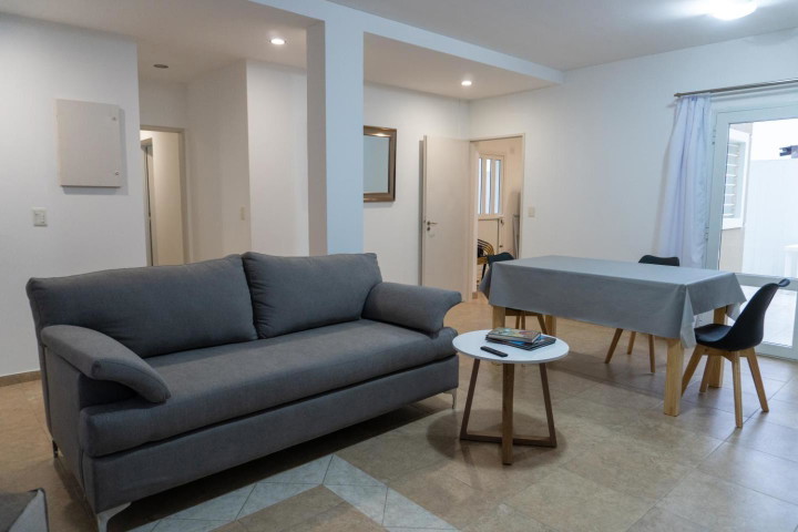 Linea Recta Sur - Kaiser, Departamento Amplio, Dos Dormitorios, Patio Con Parrilla, A Pasos Del Mar - Puerto Madryn