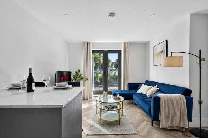 King Bed Flat, London, 2 Min Tube, Sleeps 3 - Barnet