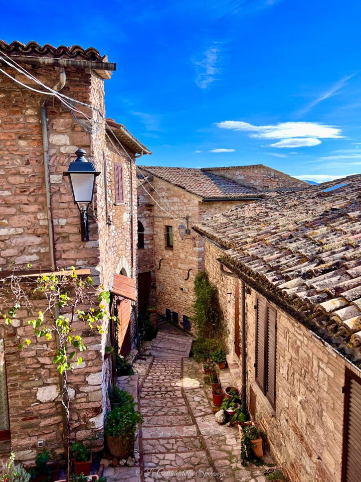 A Passo Lento Nel Castello Di Collepino - Spello - Spello