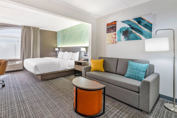 Comfort Inn & Suites Madison East Interstate I-90 - Madison, WI