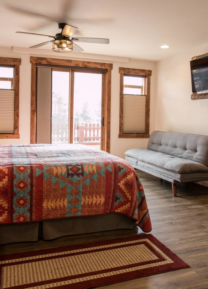 Clear Creek Inn - Colorado
