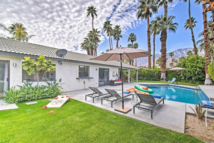 Covered Patio, Pool & Games: Home In Palm Springs - Palm Springs, CA