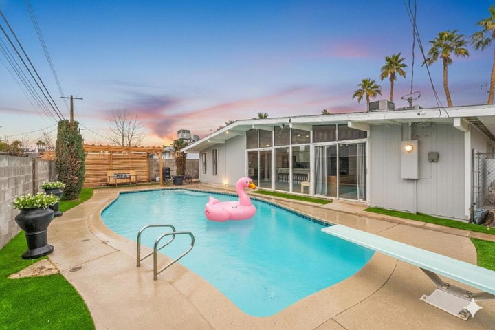 Las Vegas Eichler, Pool, Cabana Bar, Fast Wifi - Las Vegas, NV