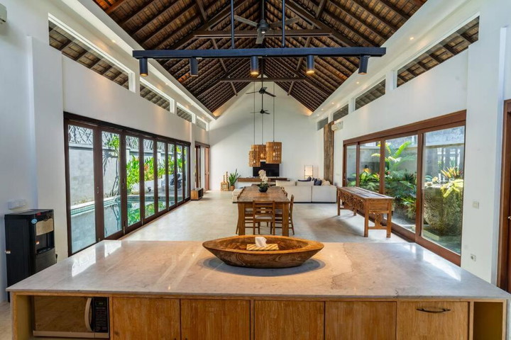 Ocean Breeze Villa -4br Villa In Canggu - Canggu