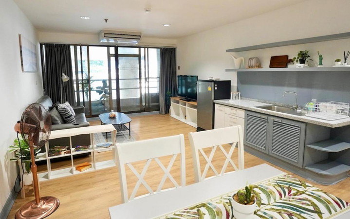 Cozy 2br Apt In Central Bangkok 5 Mins Bts 110 Sqm By Mattco - Bangkok