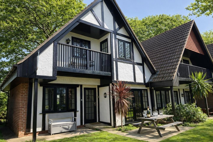 Luxury Woodland Retreat With Pool - コーンウォール