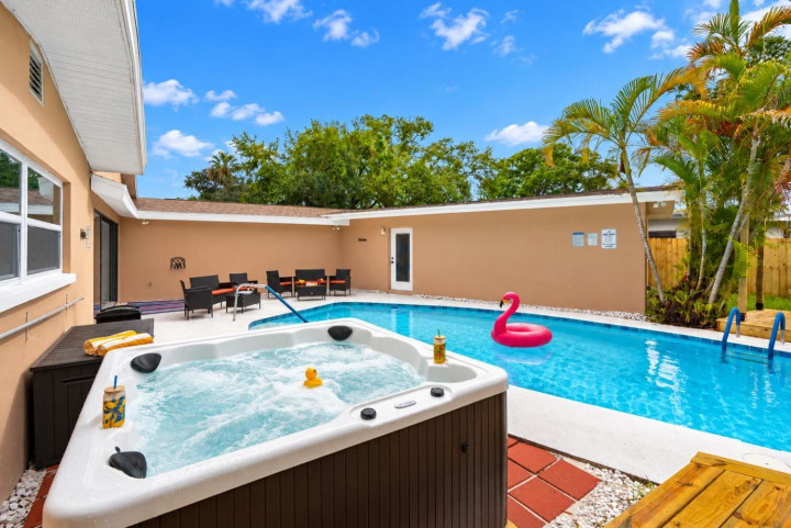 5-bedroom Home With Private Pool And Hot Tub, 15 Minutes From Clearwater Beach - Dunedin, FL
