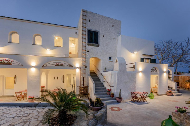 Cala Cala Rooms,restaurant & Farm Experience - Procida