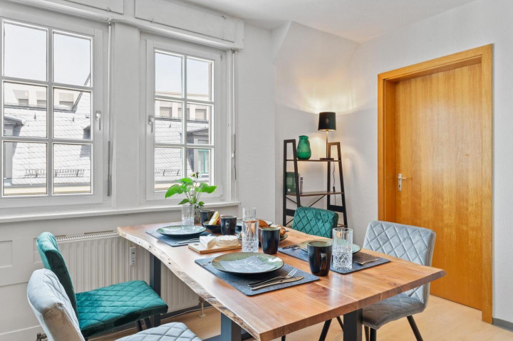 Krone - Es Bhf - 2zi & 90m2 & 6xprs - Balkon - 65"tv - Esslingen